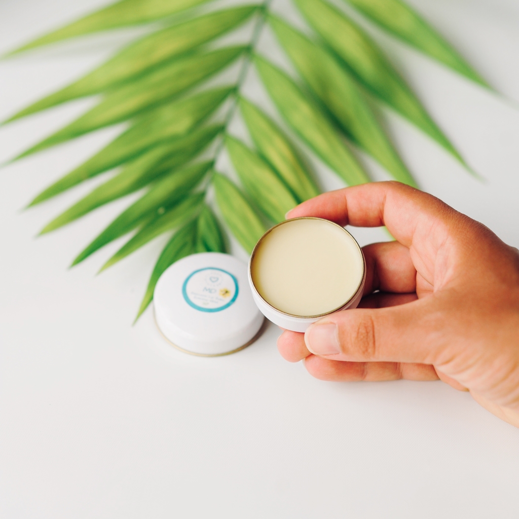 Bálsamo labial natural en lata: hidratación y protección duradera p