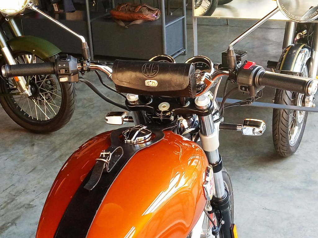Corbata de tanque Royal Enfield - Don Tomasello