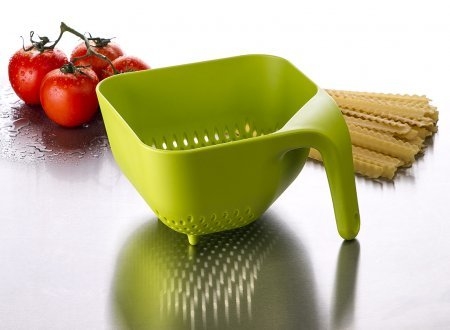 Colador Plástico Cuadrado Practi-K con Mango Anatómico