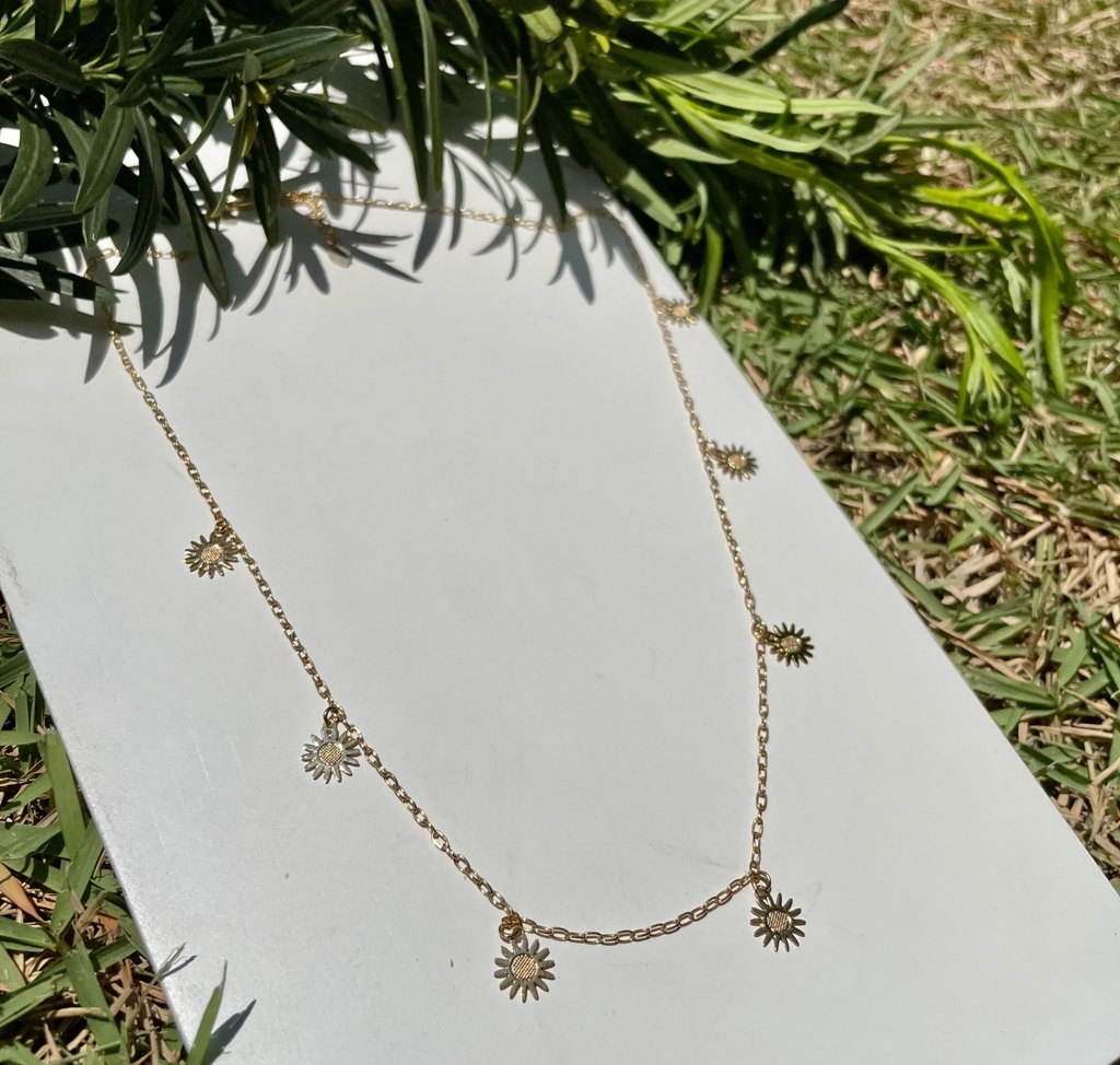 colar com sol pendurado - dourado