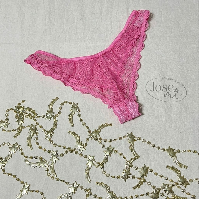 Bombacha rosa de puntilla semiless