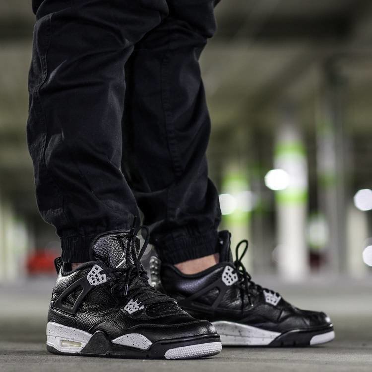 Tênis Air Jordan 4 Retro 'Oreo'