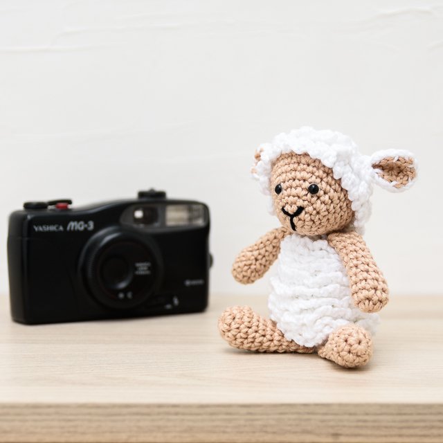 Mini ovelha em amigurumi - Art Familiar Artesanato