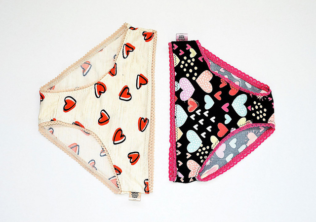 AURORA Negra Corazones - Comprar en Calzonetta