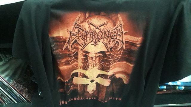 Remera Enthroned - The Apocalypse Manifesto - Volumen 4