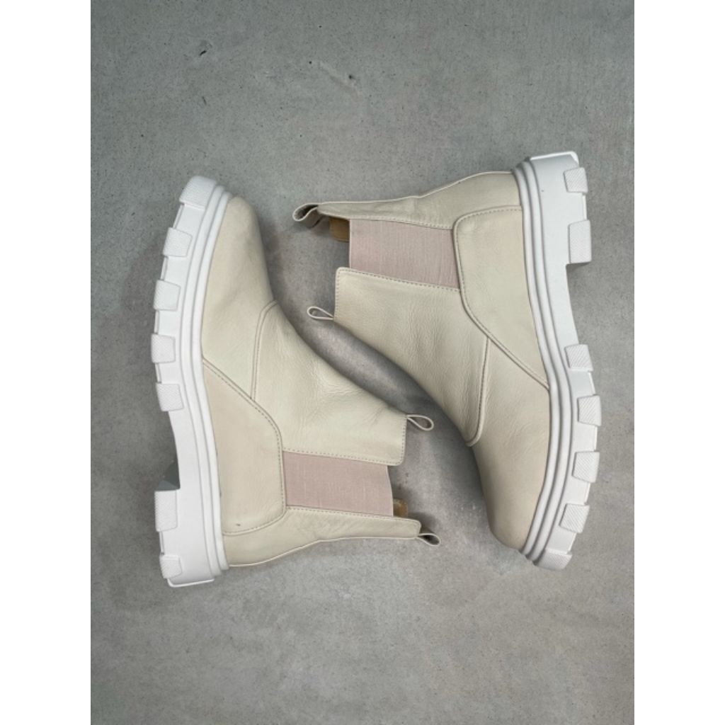 Bota #94 Off White Nuu Shoes + APARATTO
