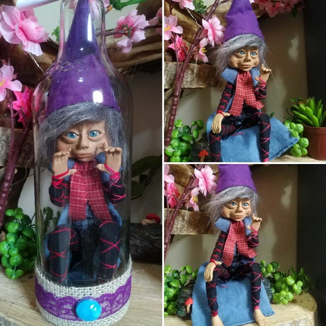 Duende azul, roxo e preto