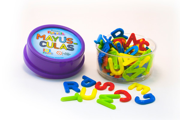 Letras plásticas mayúsculas y minúsculas x 160 en pote Playstick