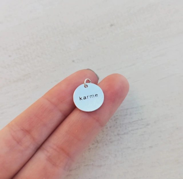 Dije KARMA - Comprar en AGUA BENDITA