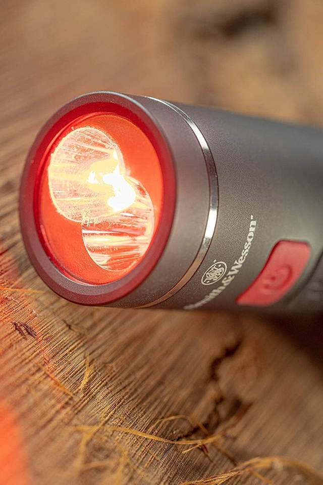 Lanterna operacional Smith Wesson Night Guard Quad Beam 300 lumens ...