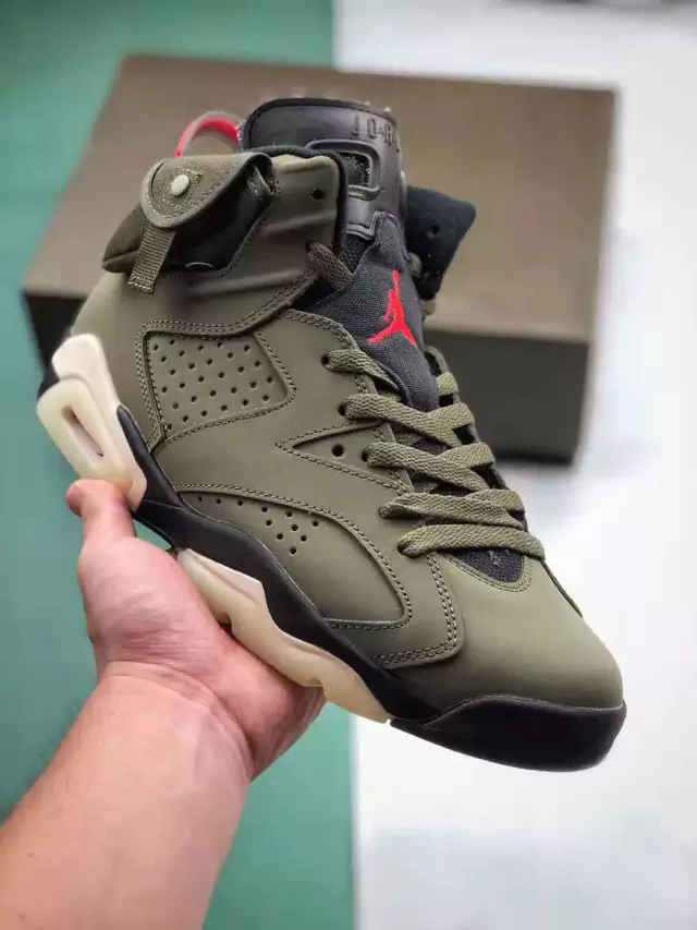 NIKE AIR JORDAN 6 RETRÔ TRAVIS SCOTT