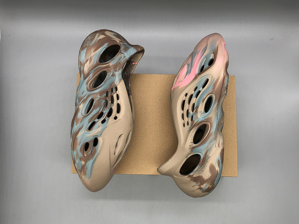 Adidas Yeezy Foam RNNR MX Sand Grey