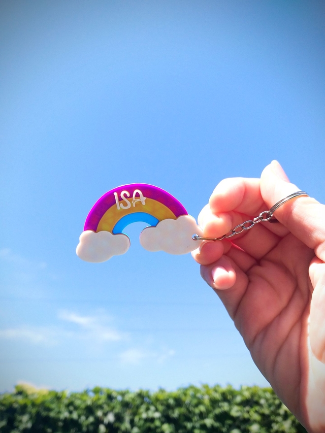 Llavero souvenir Arcoiris con nombre