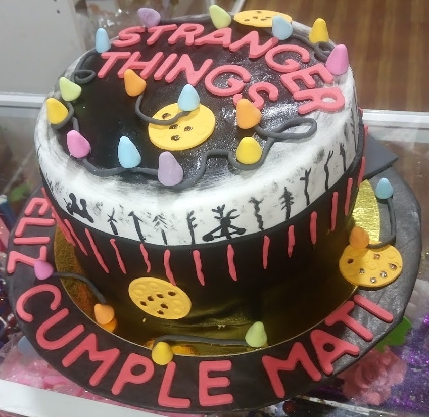 TORTA STRANGER THINGS - Comprar en Tienda de Desayunos