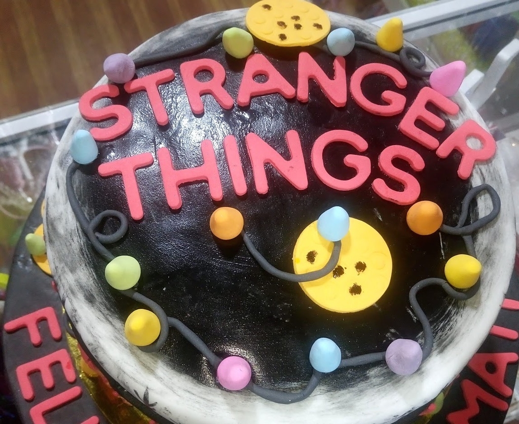 TORTA STRANGER THINGS - Comprar en Tienda de Desayunos