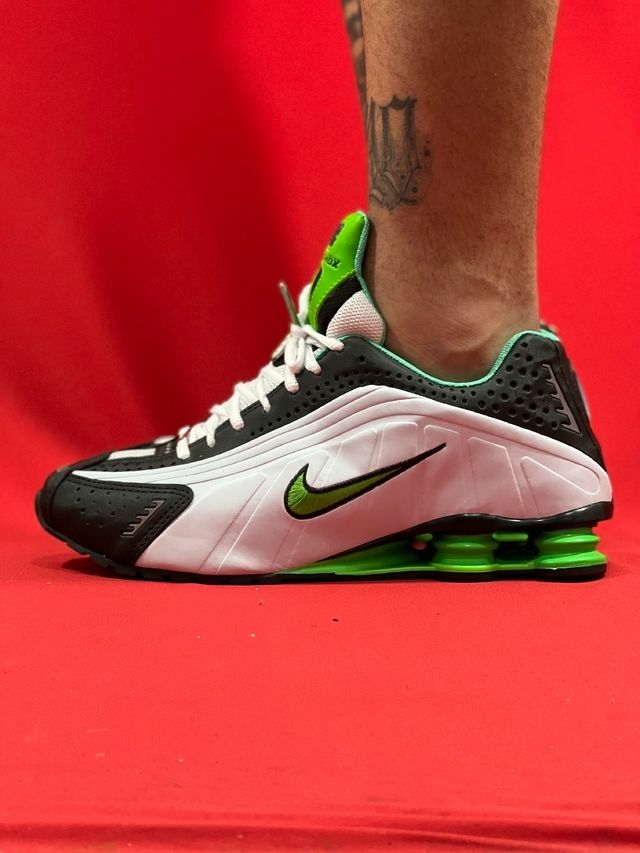 NIKE SHOX R4 4 MOLAS - Comprar em Closet Innovation