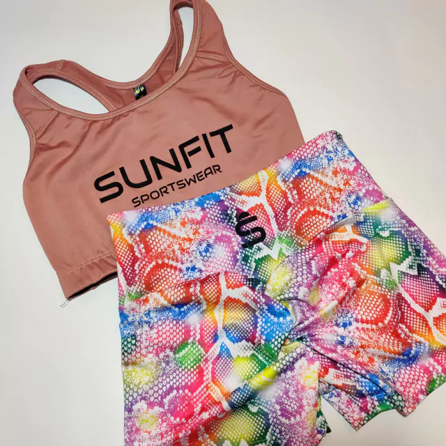 SUNFIT Sportswear - SHORT con FRUNCE + CORTE V "CASCABEL BLANCO"