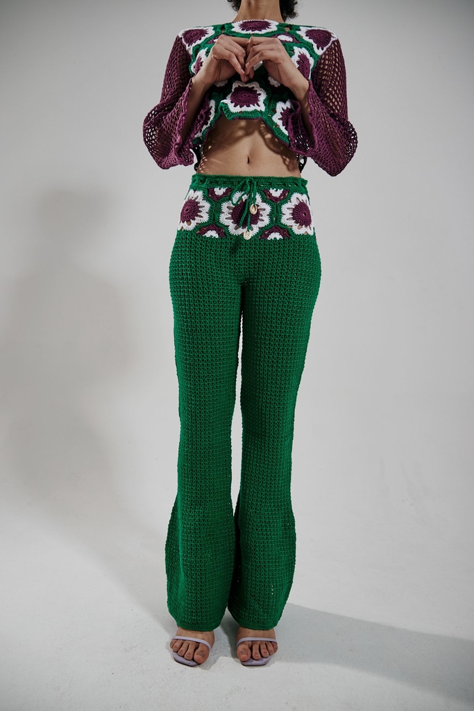CALÇA CROPPED EM CROCHÊ