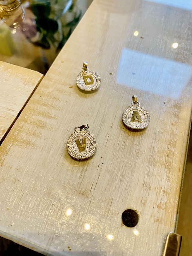 Dije Letra Encuadre - Comprar en Paterson