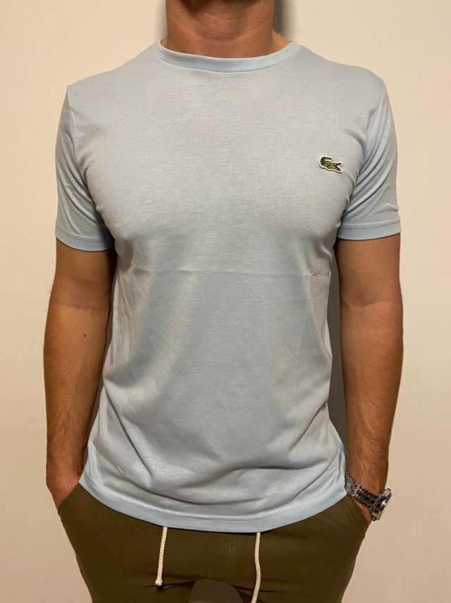 Remera básica LACOSTE celeste - Comprar en Outfit Cba
