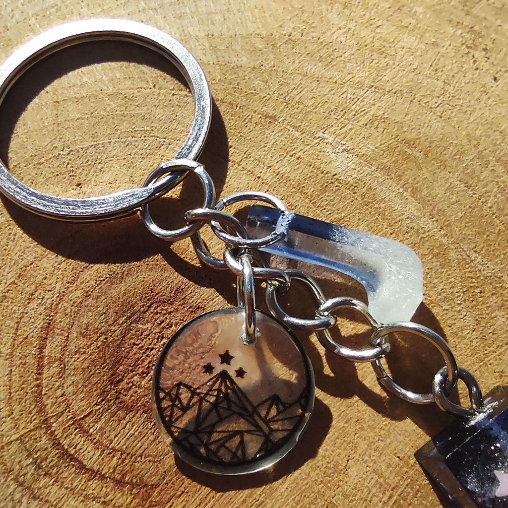 Chaveiro ACOTAR - Letra em Resina Epóxi Personalizada