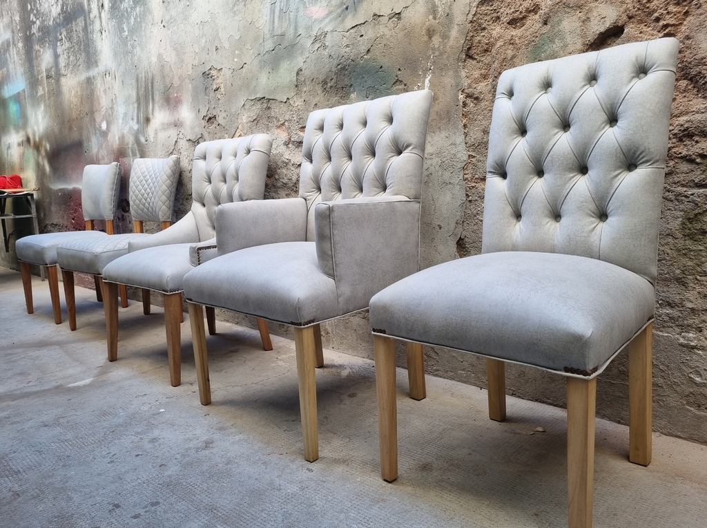 SILLA VESTIDA CAPITONE - Comprar en Sofá y tronos