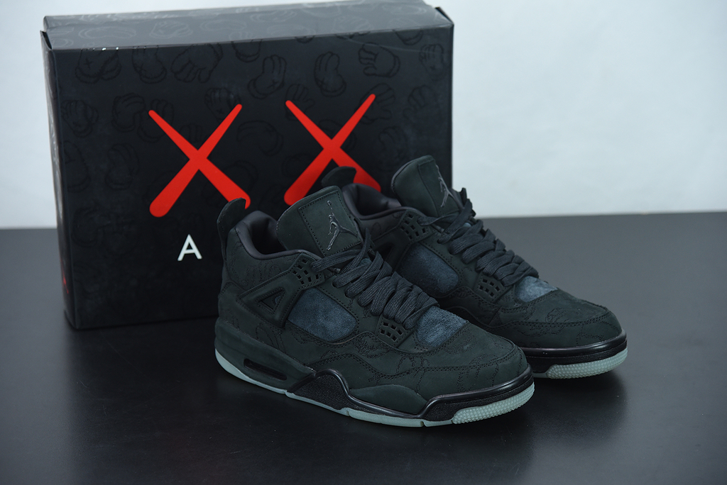 Air Jordan 4 Kaws Black - Comprar em END ZONE STORE