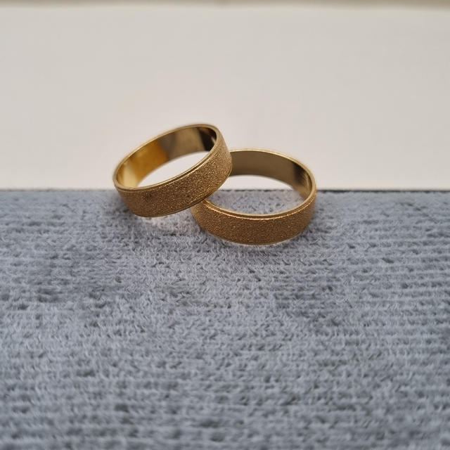 ARGOLLA DIAMANTADA GRUESA ORO LAMINADO 18K