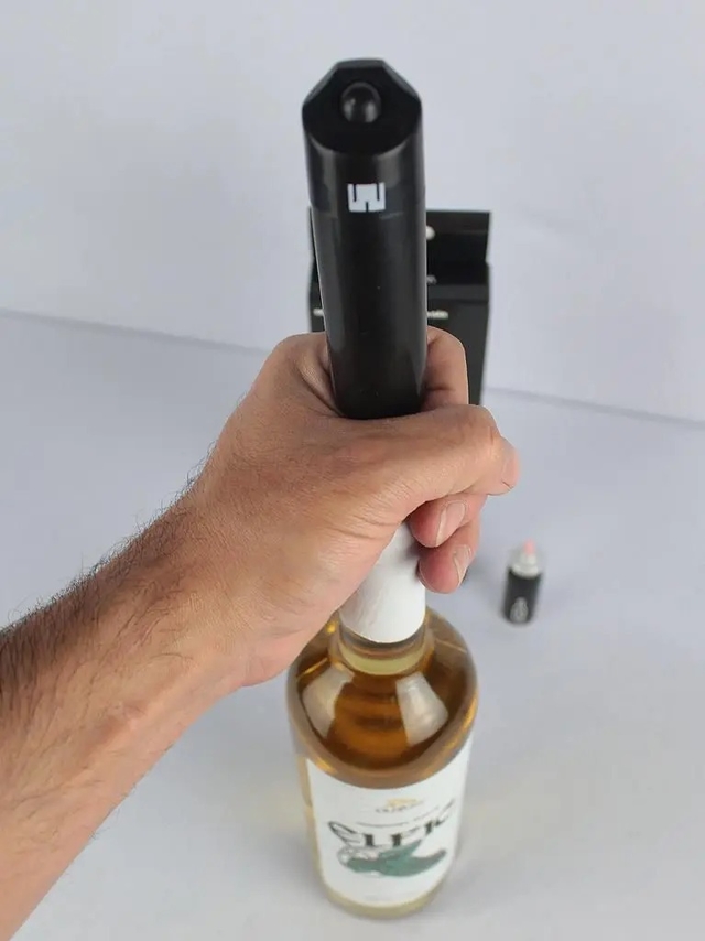 Saca-Rolhas Automático Abridor De Vinhos a Gás Preto - Winepopper