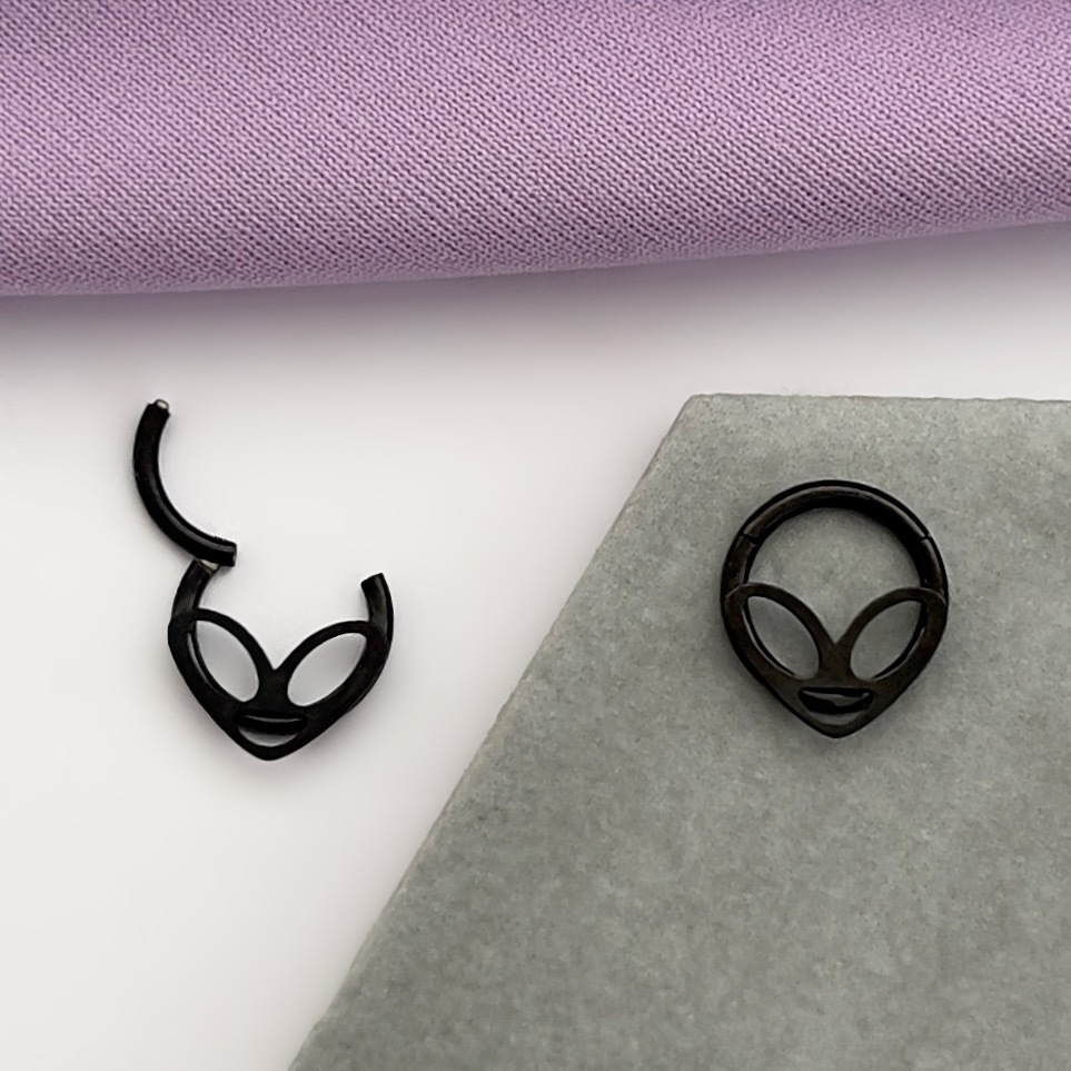 Piercing Titânio Alien Preto