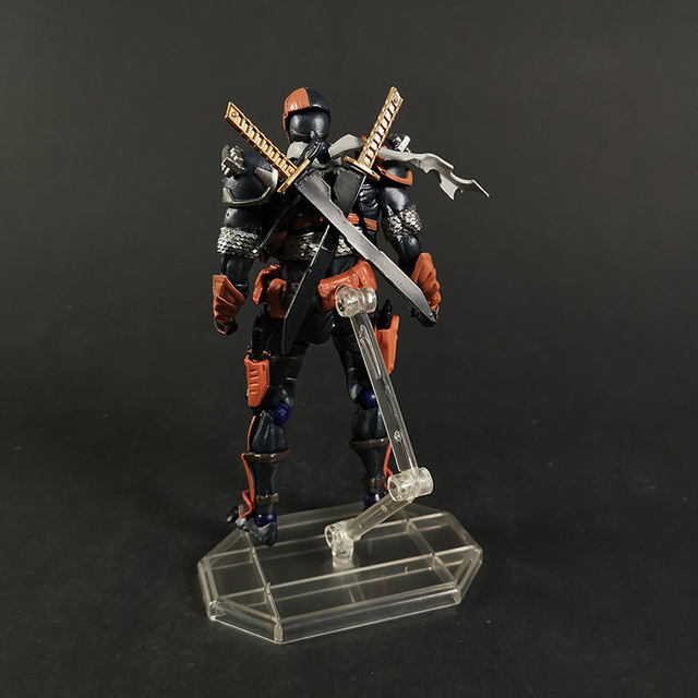 Action Figure Deathstroke (Exterminador) Revoltech | Amazing Yamaguchi (DC)