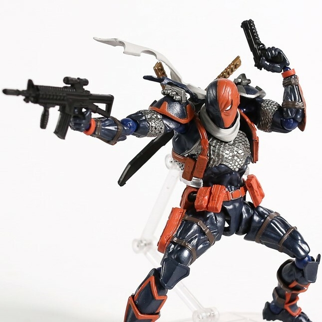 Action Figure Deathstroke (Exterminador) Revoltech | Amazing Yamaguchi (DC)