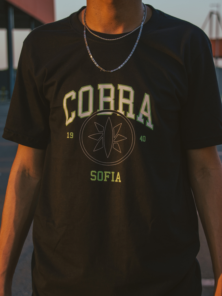 CAMISETA COLLEGE BLACK - Comprar em Cobra Sofia