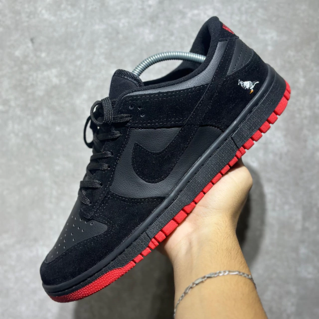 NIKE DUNK LOW PRO PRETO E VERMELHO - LN A FONTE