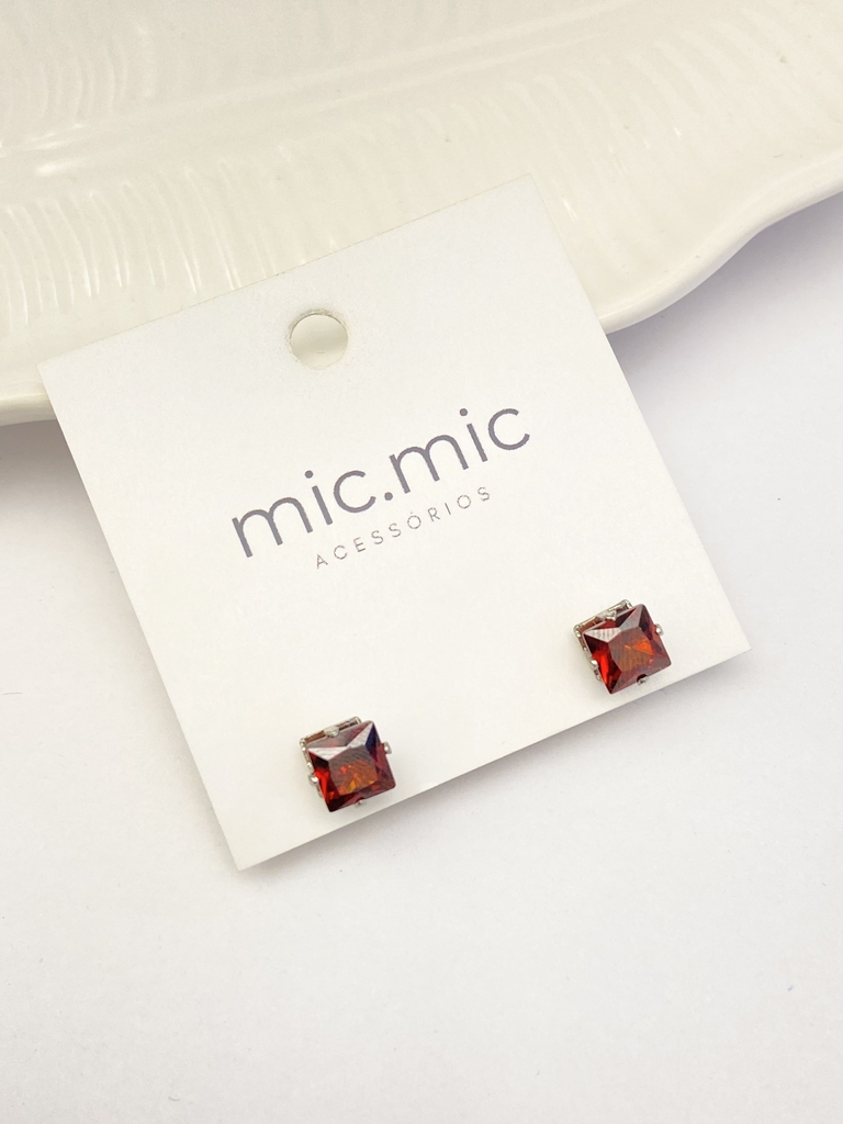 BRINCO QUADRADO ZIRCÔNIA - VINHO - MICMIC Acessórios