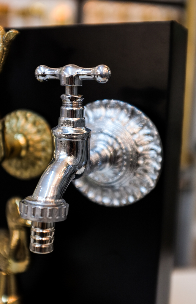 CANILLA DE ESTILO EN CROMO BRILLANTE