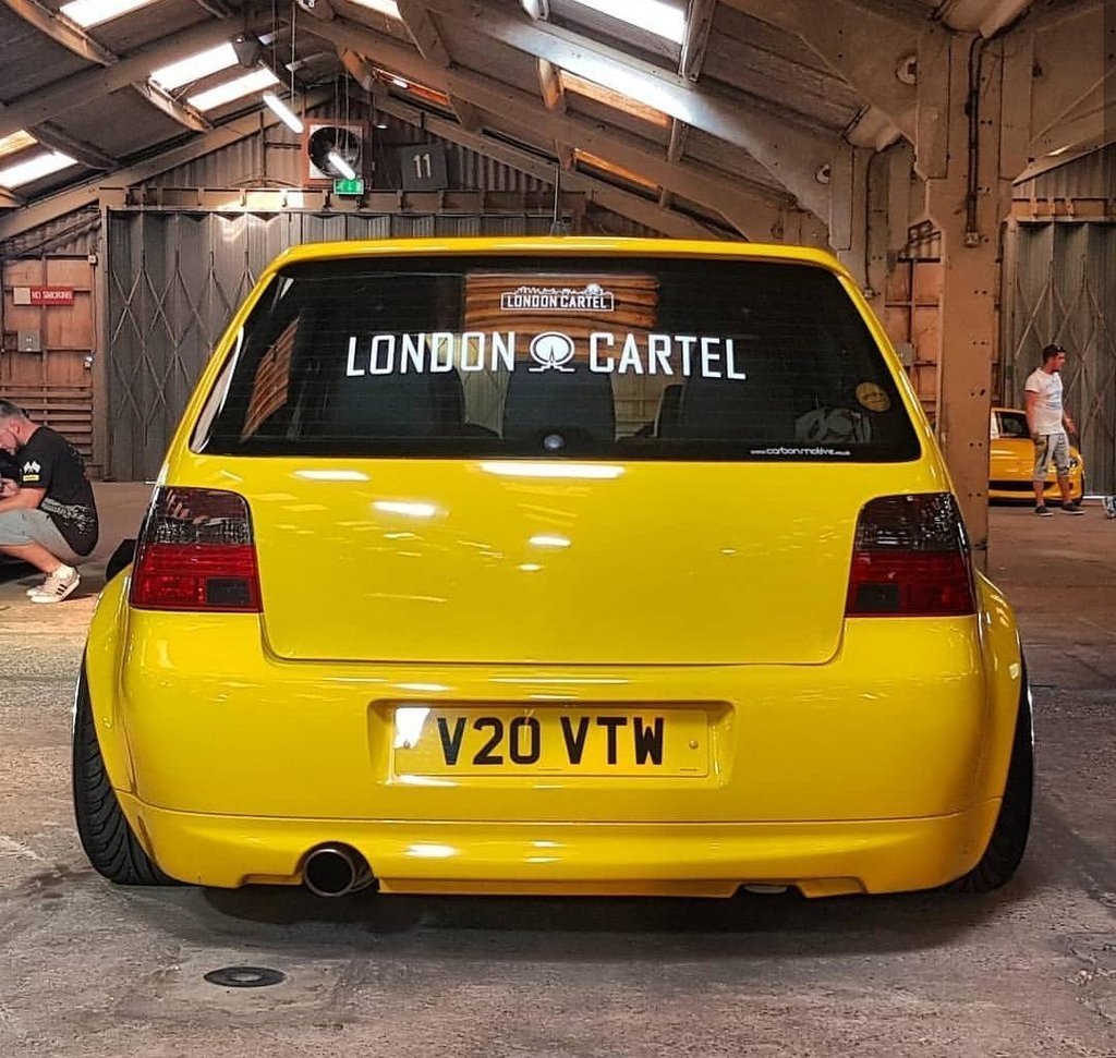 Spoiler traseiro Golf VR6 MK4 com saída para escapamento duplo modelo ...