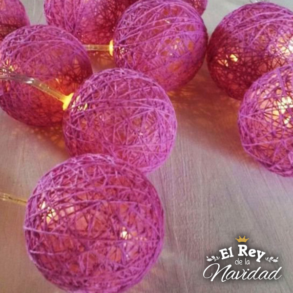 Guirnalda de Bolas de Hilo Violetas con Led Blanco Calido a pilas