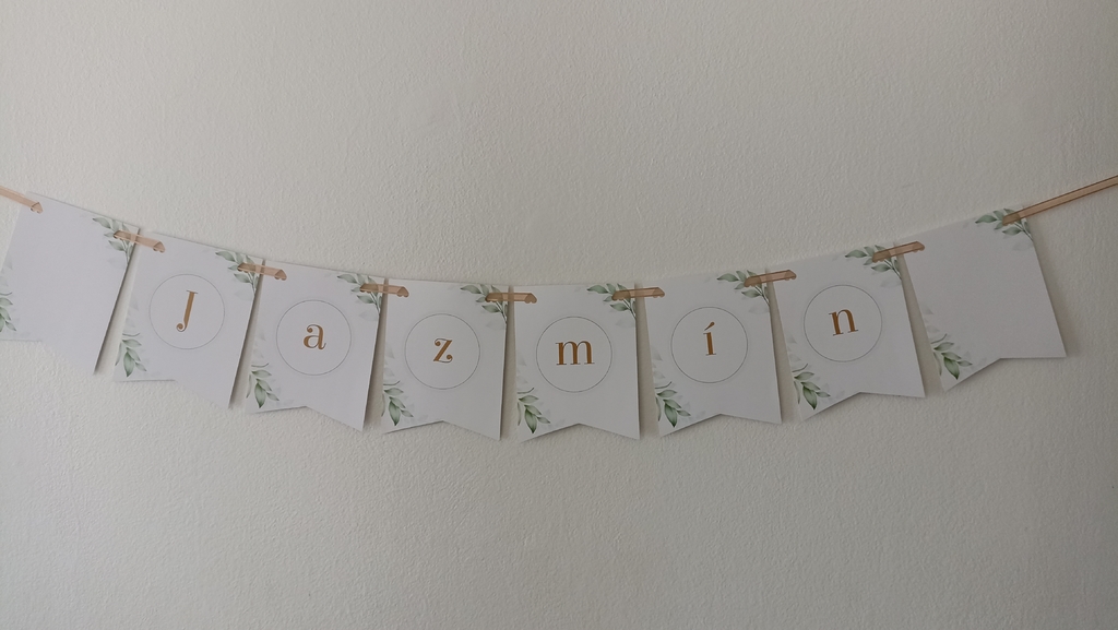 Banderin grande con nombre (8 piezas) - Bola de Luces