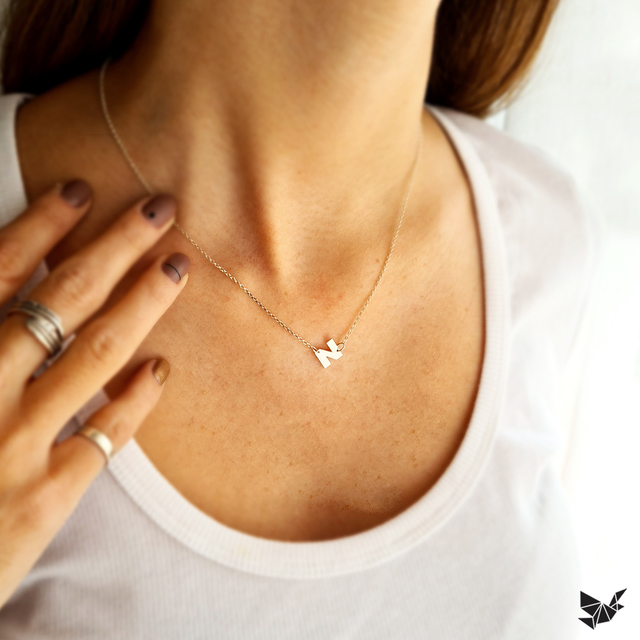 Collar inicial mini - Comprar en Belladona Accesorios