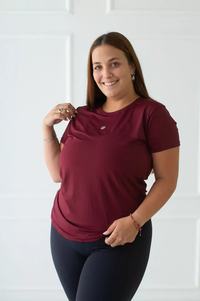Remera Basic Bordo - Comprar en QU empowered