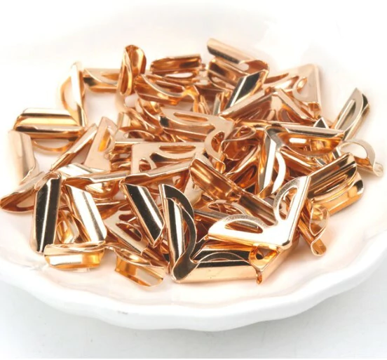 Esquinero metálico Rose Gold calado x 4 Unid.