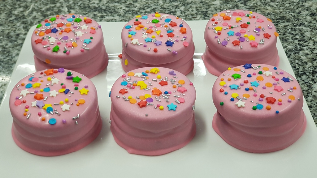 Alfajor de Color Rosa - Hecho en La Pastelería