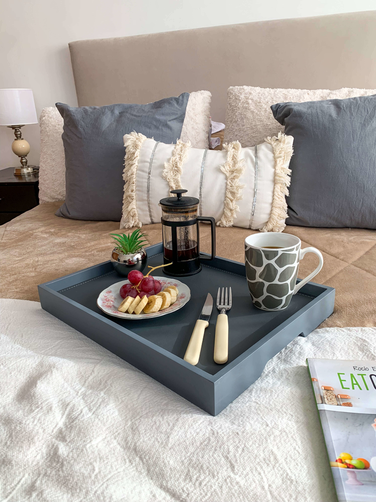Bandeja Para desayuno moderna , pintada, laqueada, hidroesmaltada