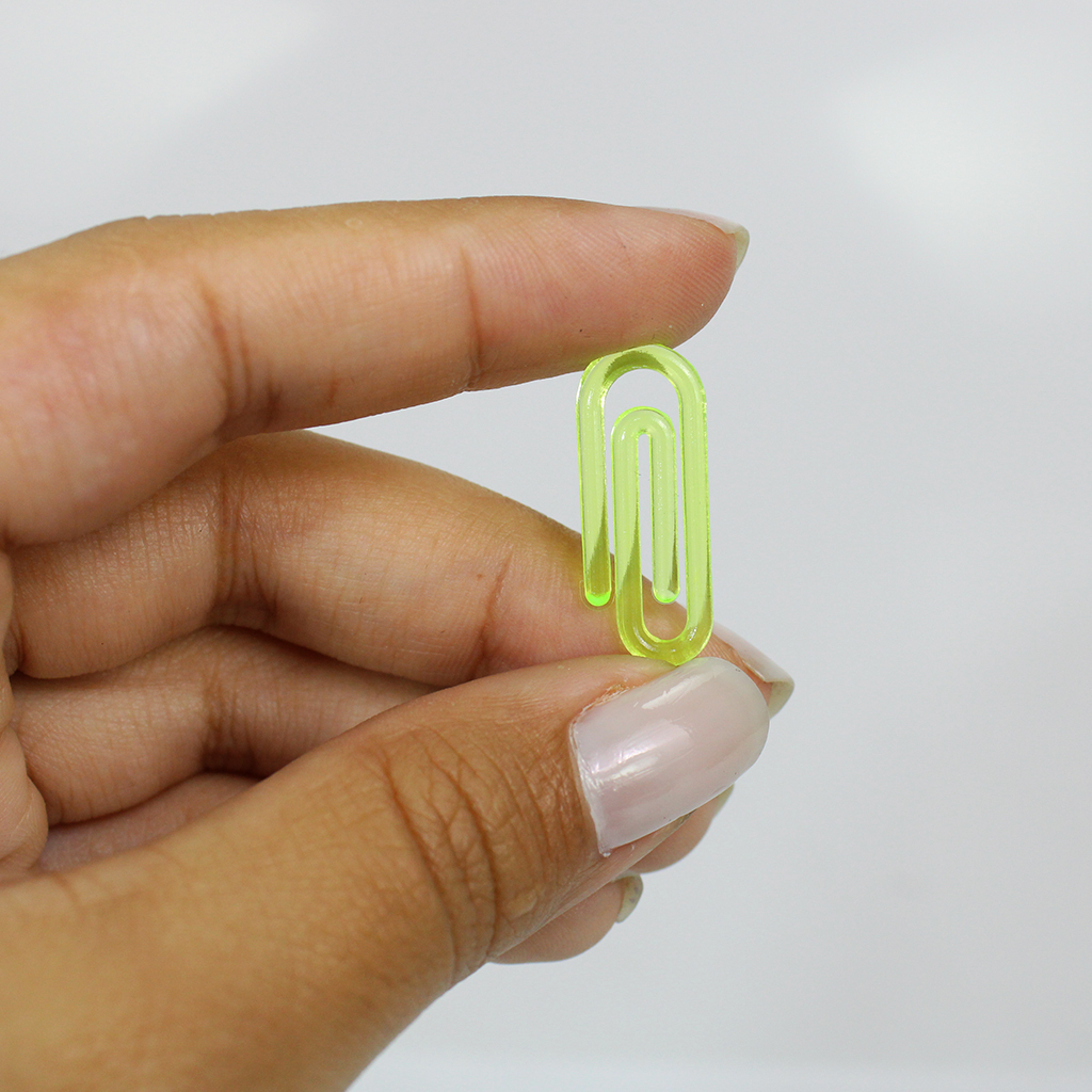 Clips Plástico Para Decoração Escritório 2,5cm Amarelo Neon - 100 Unidades