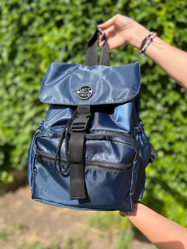 Mochila Iris Azul Marino - Comprar en Miss Chaucha