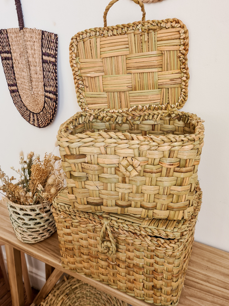 Canasto rectangular JUNCO CON TAPA | mediano