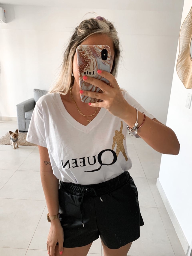 REMERA QUEEN DORADA - Comprar en Vale Todo