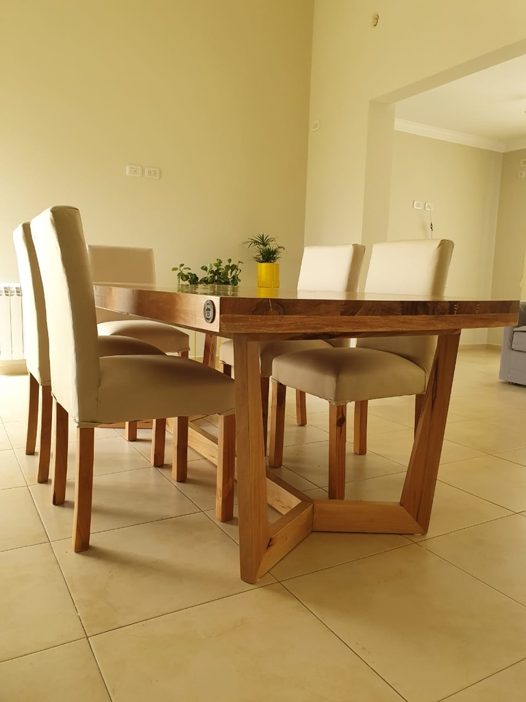 MESA W PIE EN MADERA EN ZOITA 2” C/R - Vaca Mística