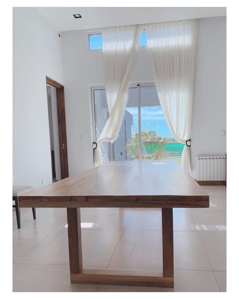 MESA U PIE EN MADERA EN ZOITA 2" C/R - Vaca Mística